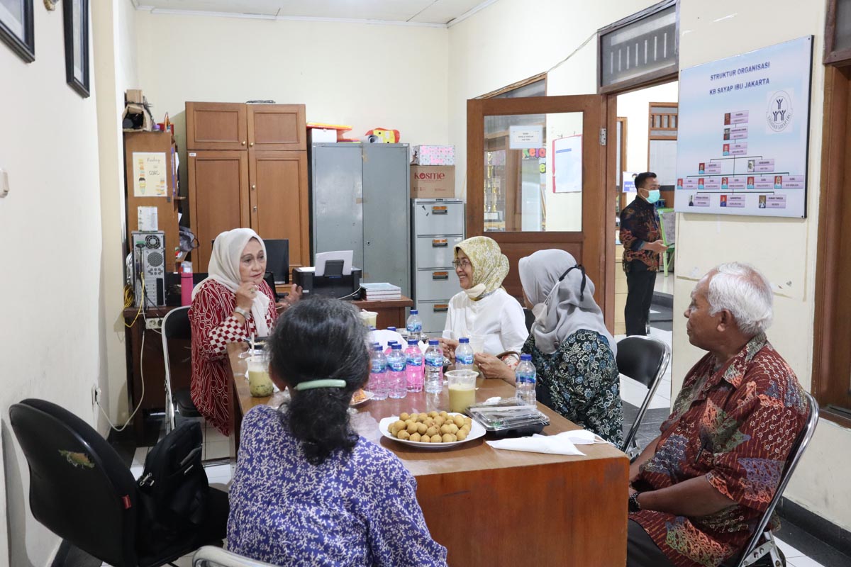 Kunjungan Pembina dan Pengurus YSI Pusat Ke Unit Menteng Wadas YSI Cab ...